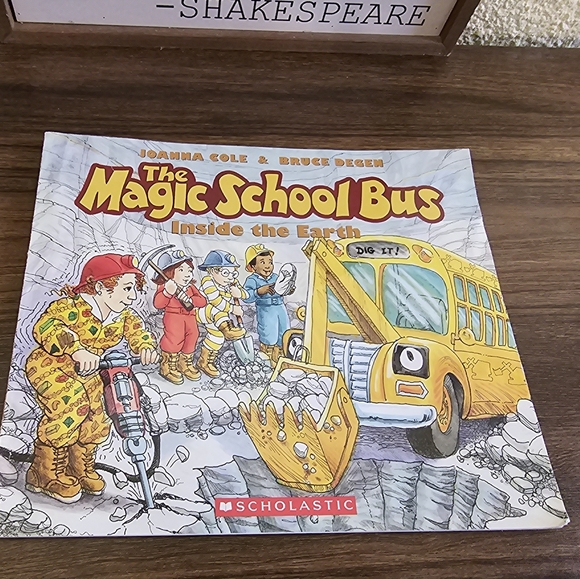 Scholastic | Other | 5 Magic School Bus Inside The Earth Kids Paperback ...